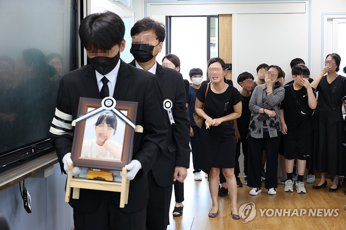 교실과도 작별 인사하는 대전 초등 교사 연합뉴스