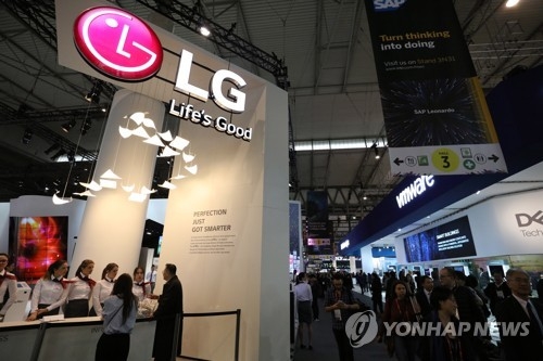 [MWC 2018]LG폰 수장 황정환 "스마트폰 본질에 집중…신뢰 되찾겠다" | 연합뉴스