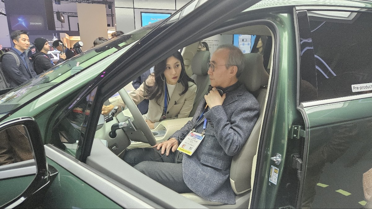 [CES 2025] SKT 유영상·KT 김영섭, 라스베이거스서 AI '삼매경' | 연합뉴스