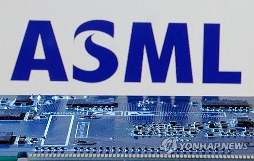 ASML, 1분기 수주실적 기대에 못 미쳐…"관세 불확실성 커져" | 연합뉴스