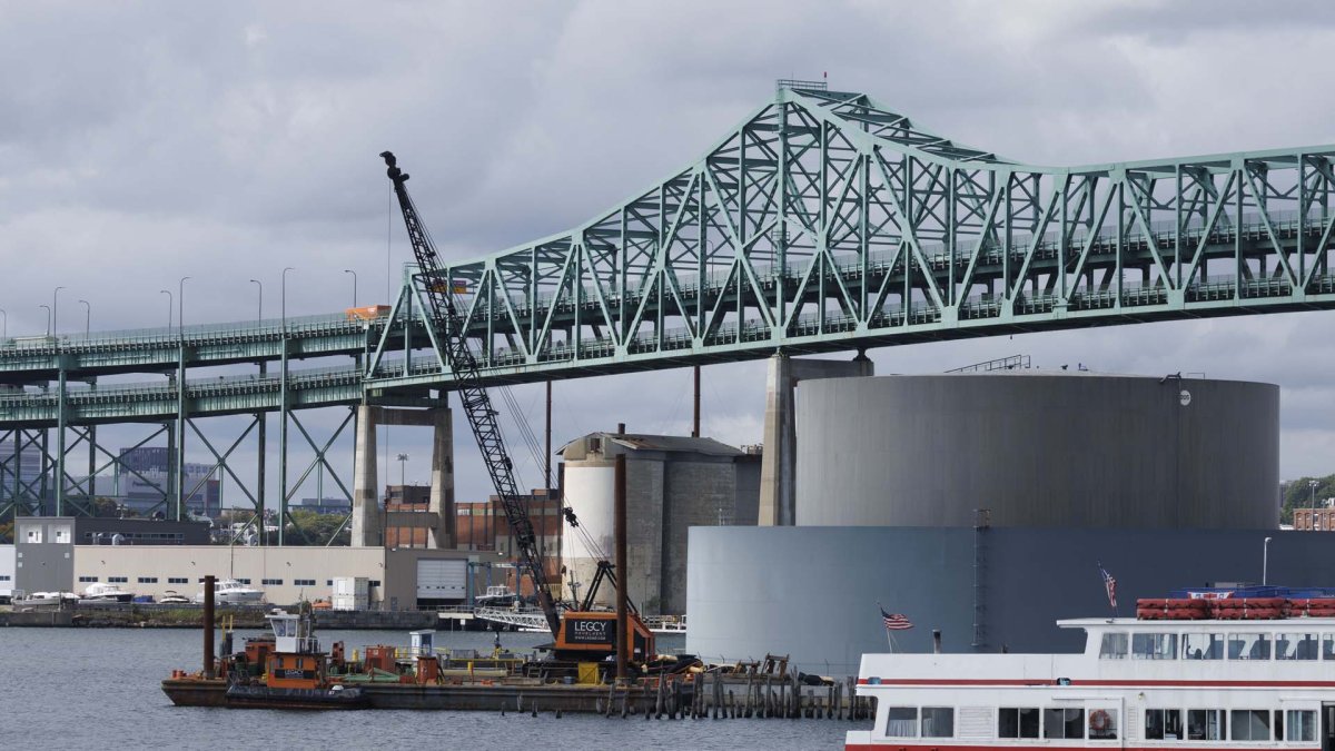 우크라이나 전쟁 확전 우려에 국제유가 급등…WTI 1.96%↑ | 연합뉴스