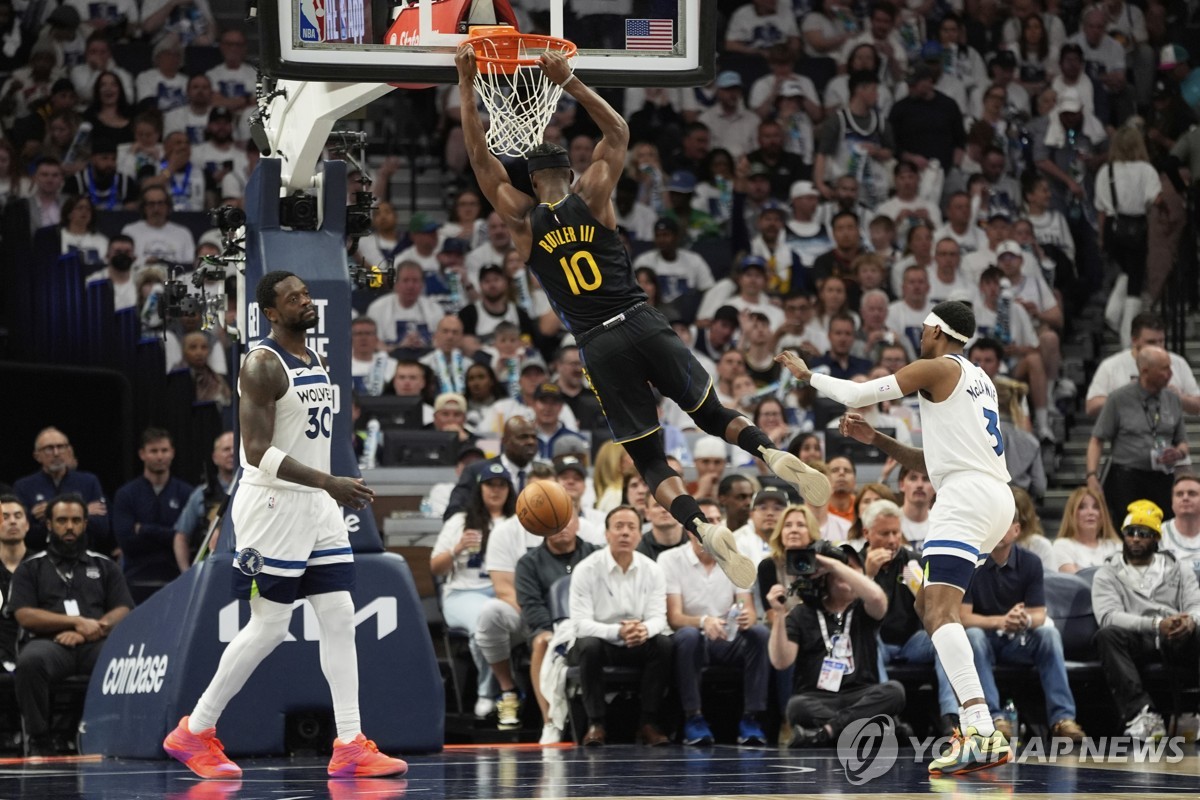 NBA 골든스테이트, PO 2R 1차전 미네소타 제압…커리 부상 악재 | 연합뉴스
