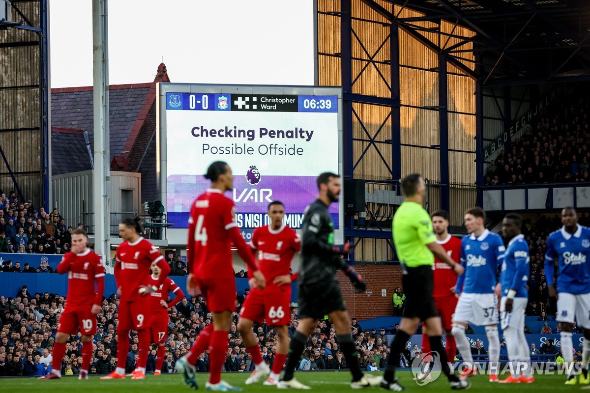 "VAR 유지된다"…EPL 20개 구단 투표서 '찬성 19-반대 1' | 연합뉴스