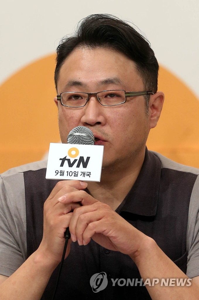 답하는 이명한 O tvN 본부장 | 연합뉴스