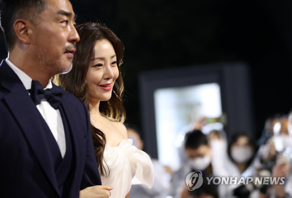 S. Korean actor Ryu Seung-ryong and actress Oh Na-ra | Yonhap News Agency