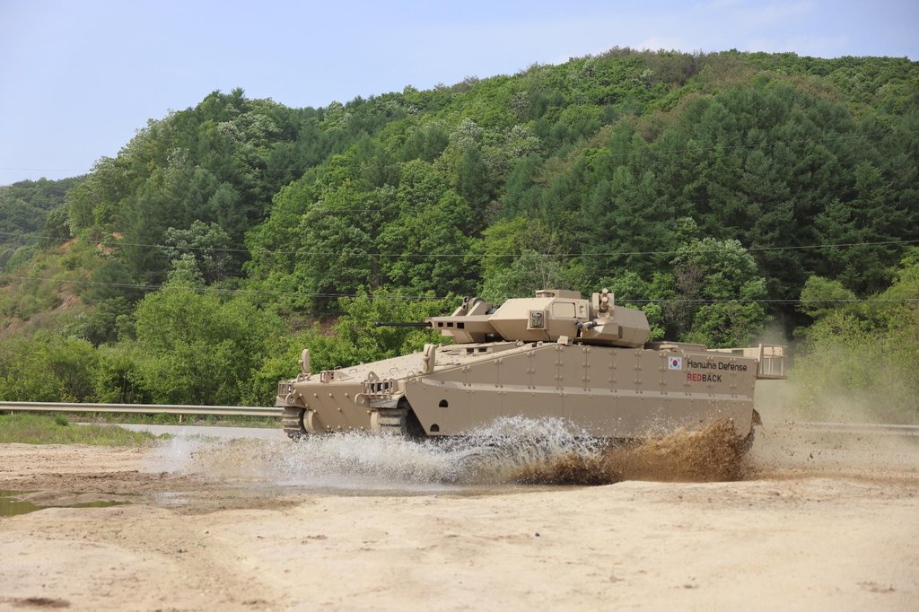 미래형 보병전투장갑차 레드백 육군 기동 시연 연합뉴스