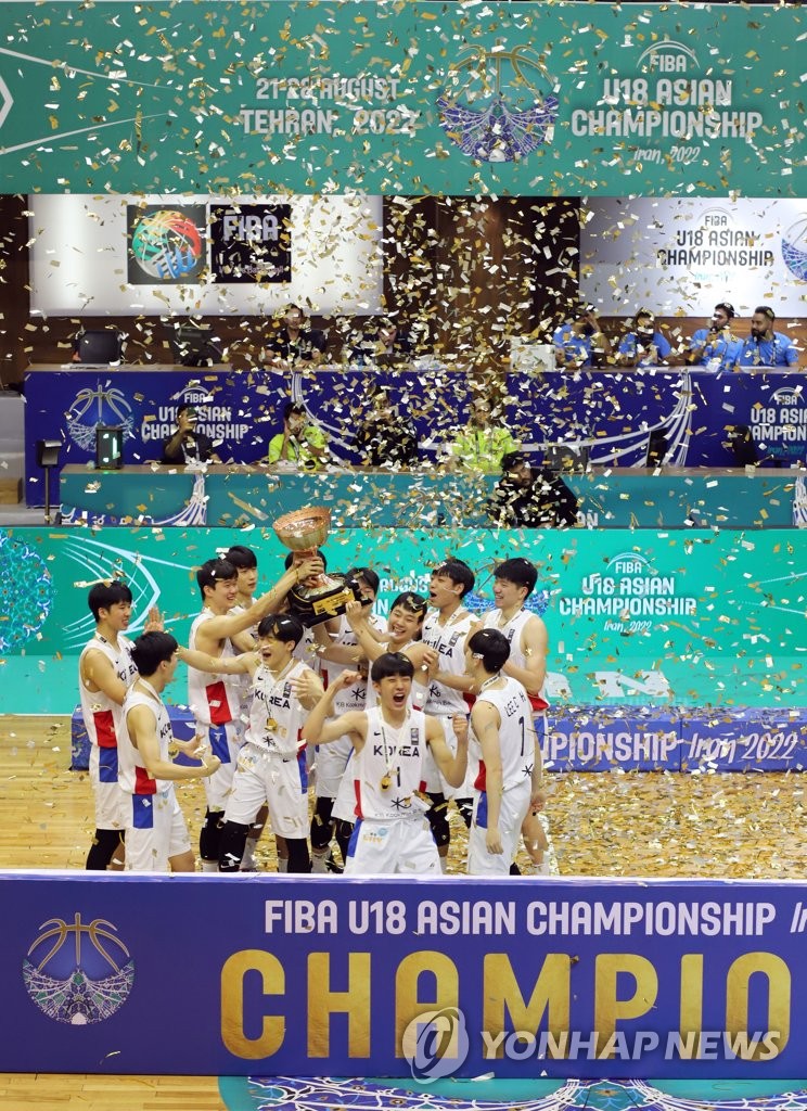 한국, U-18 아시아농구 22년 만에 우승 | 연합뉴스