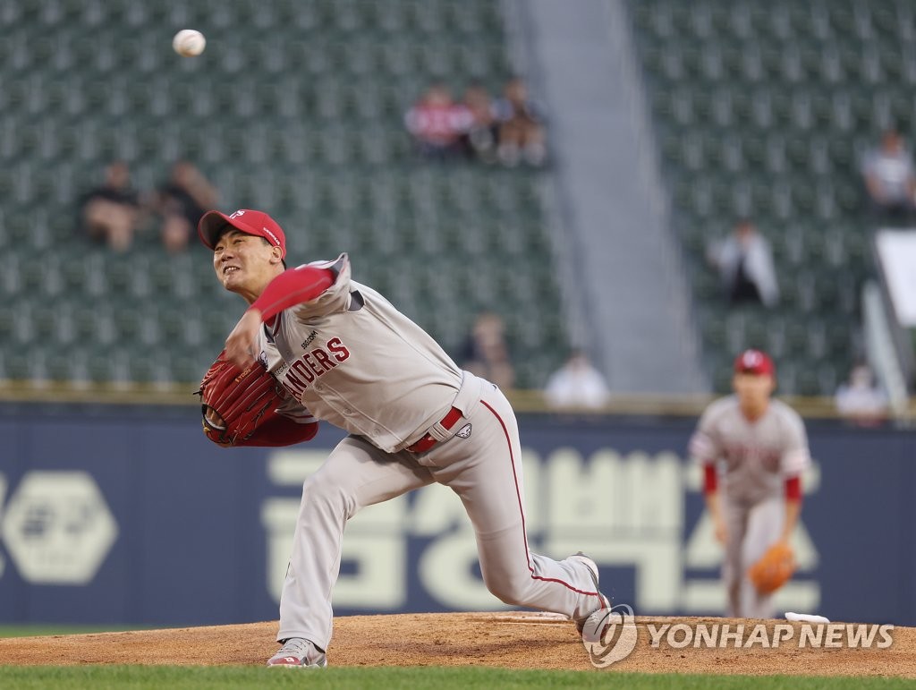 Baseball: LG Twins vs. SSG Landers | Yonhap News Agency