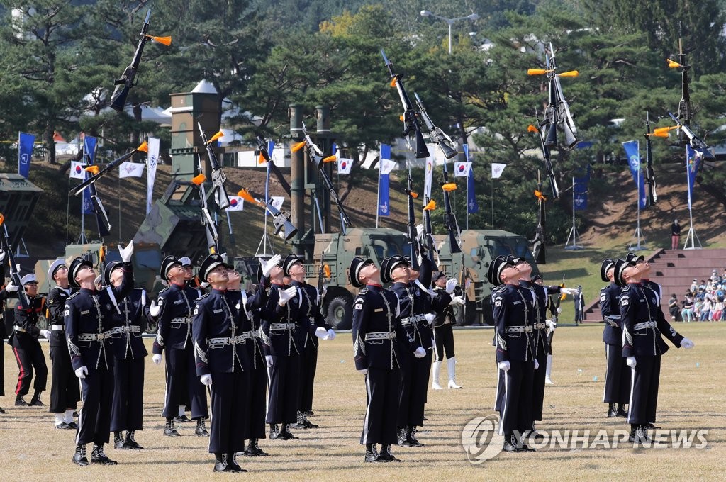 화려한 의장대 시범 | 연합뉴스