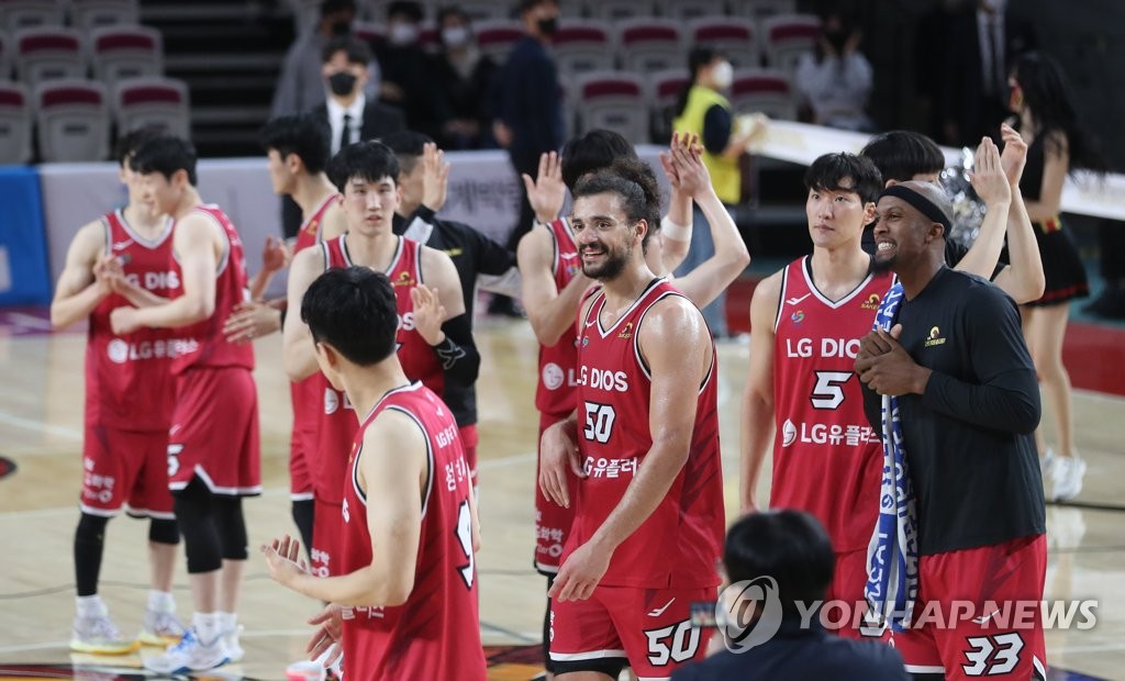 LG, KT 상대로 19점 차 승리 | 연합뉴스