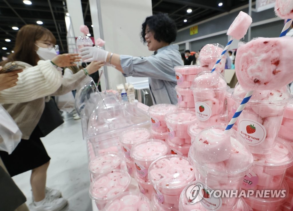 '솜사탕과 우유의 만남' | 연합뉴스