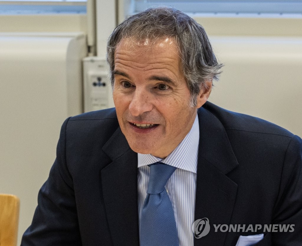 한덕수 국무총리에게 환영 인사하는 IAEA 사무총장 | 연합뉴스