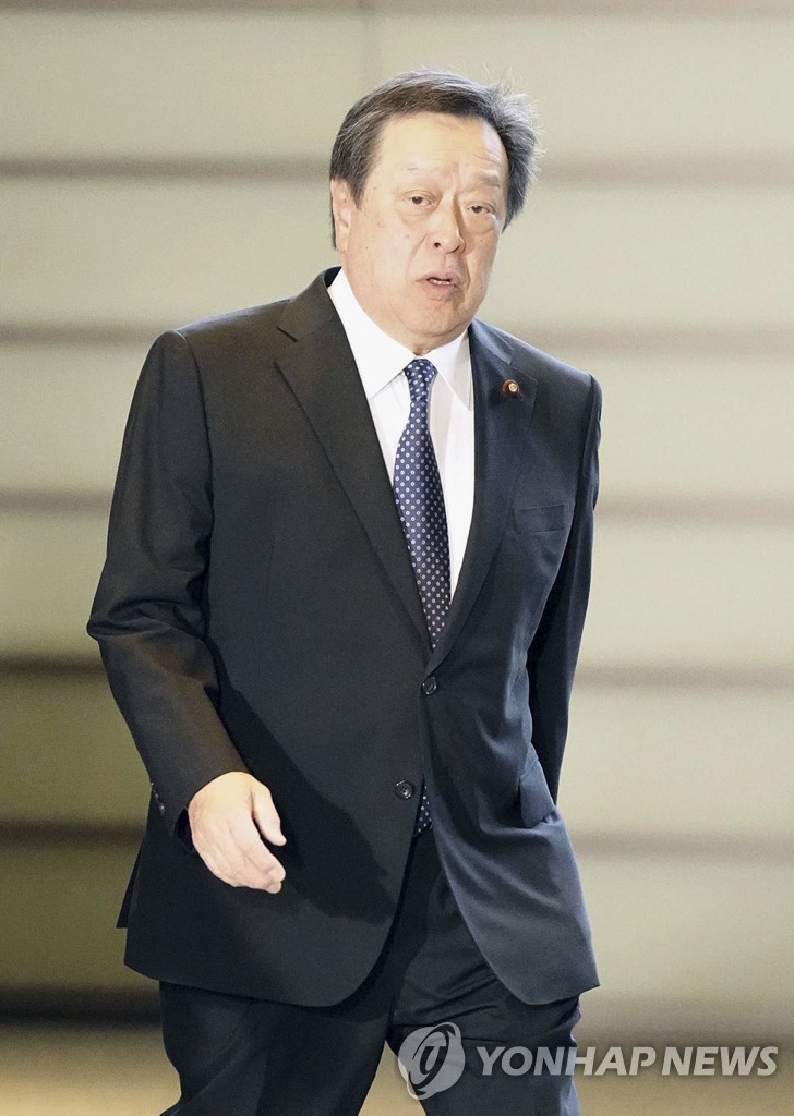 北 미사일 일본 총리 관저 도착하는 하마다 방위상 연합뉴스