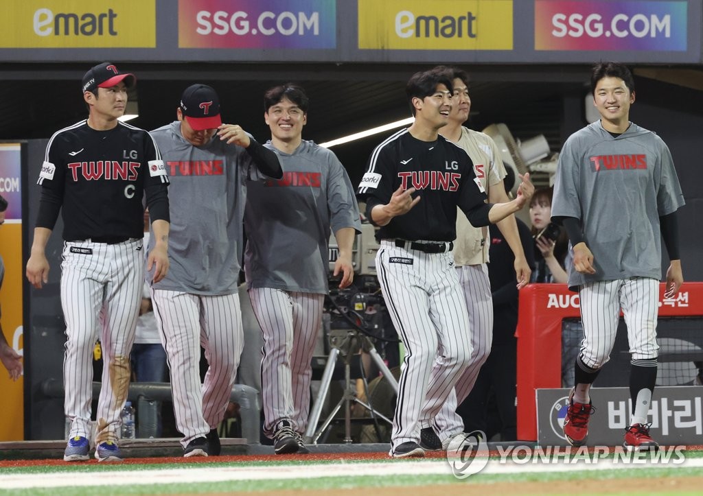 LG, SSG 꺾고 1위 탈환 | 연합뉴스