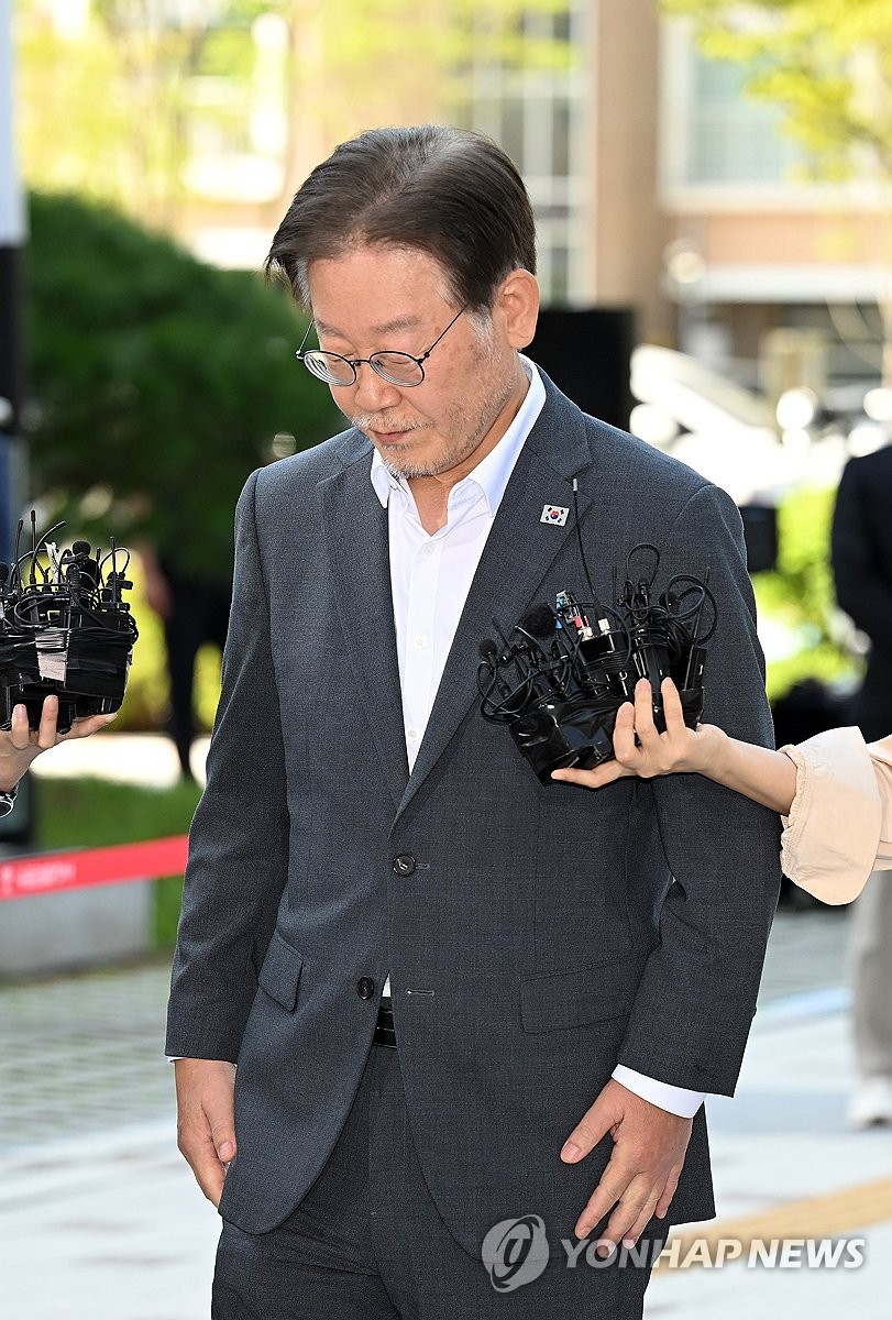 수원지검 들어서는 이재명 대표 연합뉴스