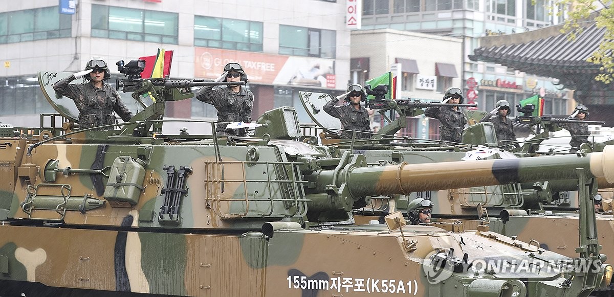 시가행진하는 155mm 자주포(K55A1) | 연합뉴스