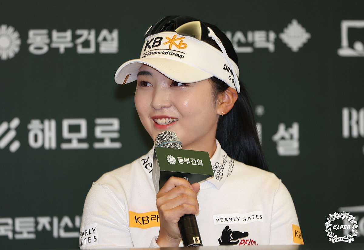 질문에 답하는 이예원 | 연합뉴스