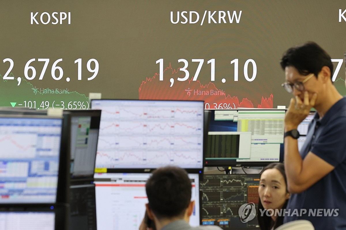 KOSPI dives | Yonhap News Agency