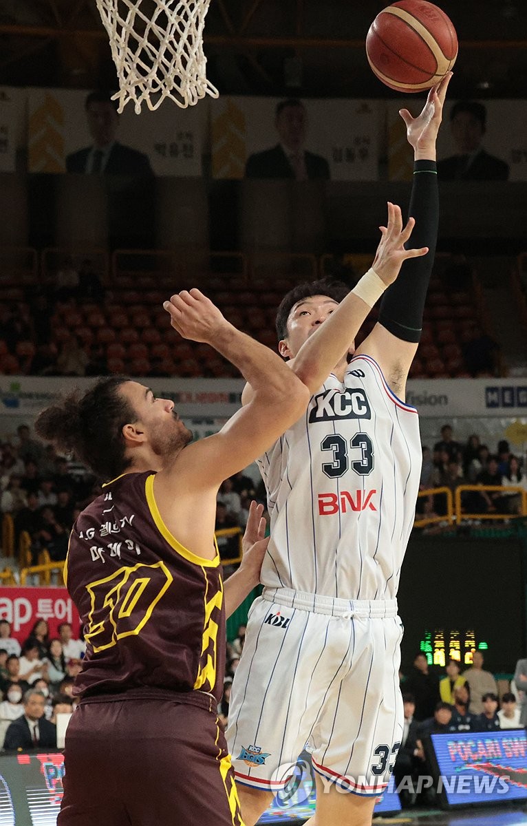 슛하는 KCC 이승현 | 연합뉴스