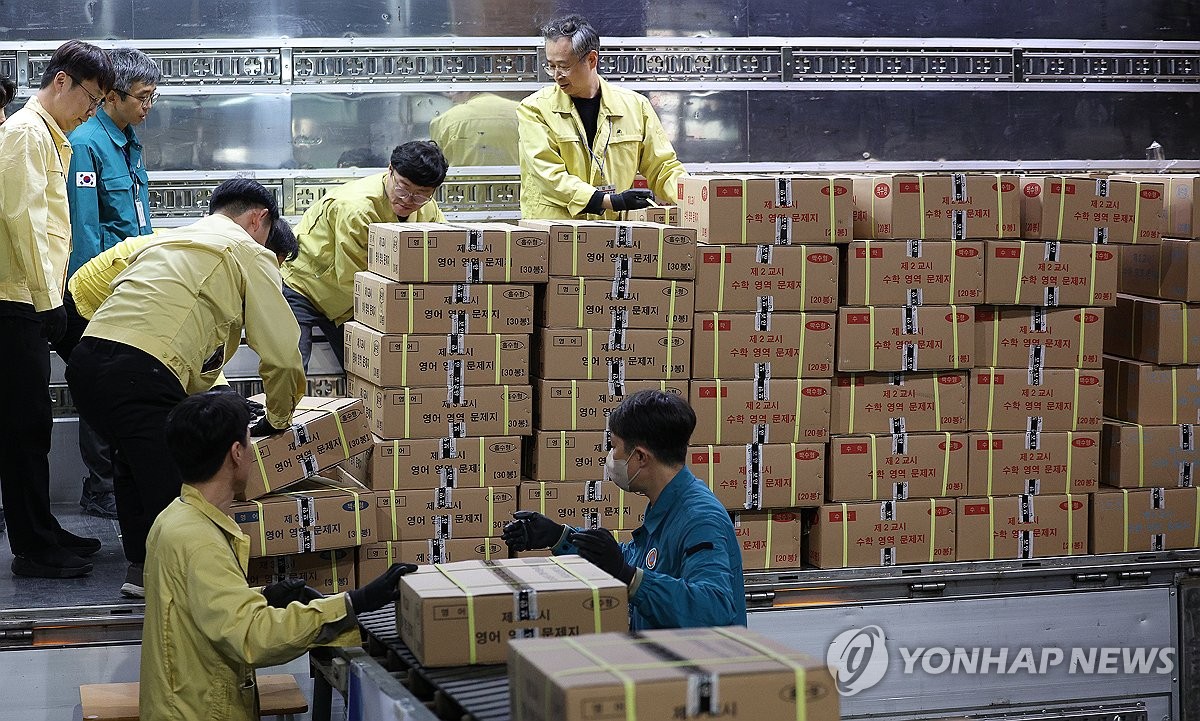 수능 D-3, 대구에 도착한 수능 문답지 | 연합뉴스