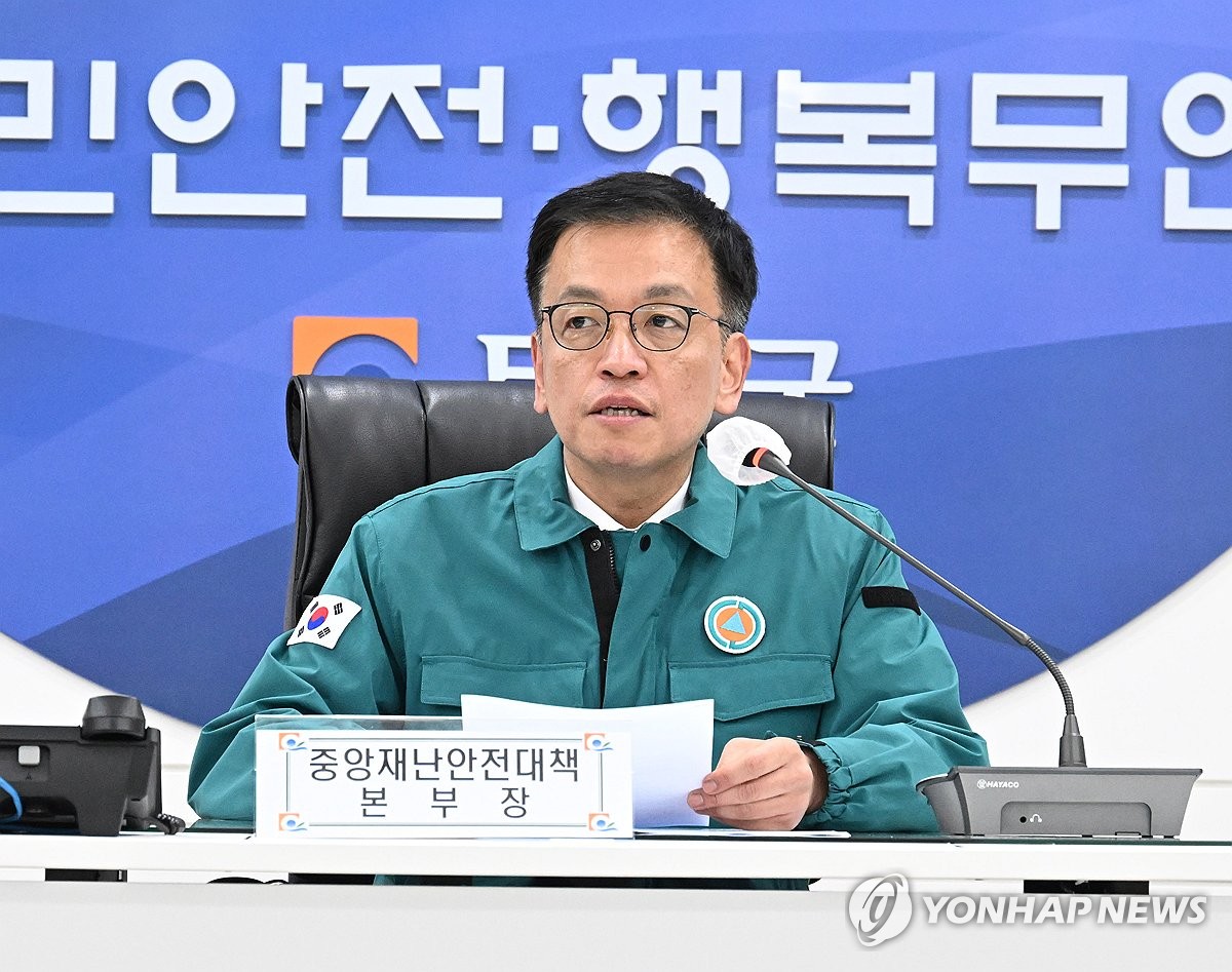 (LEAD) Acting President Choi announces national mourning period over deadly Muan plane crash ...