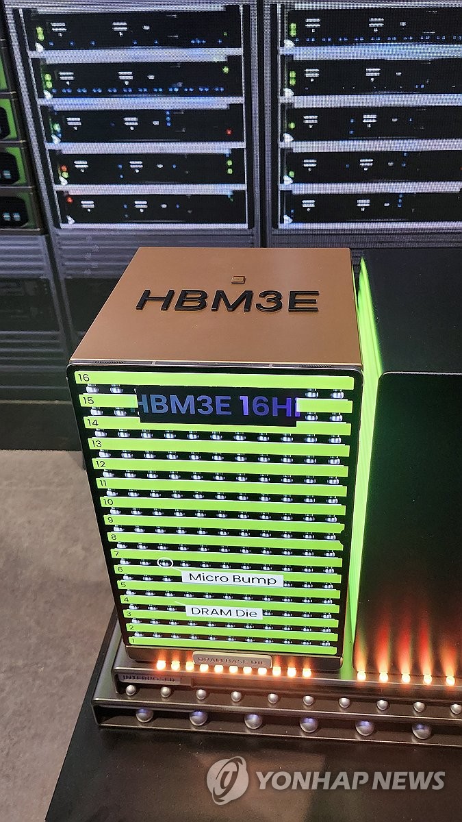 SK 하이닉스의 세계최초 16단 HBM3E | 연합뉴스