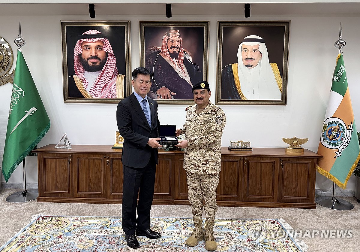 Arms agency chief in Saudi Arabia | Yonhap News Agency