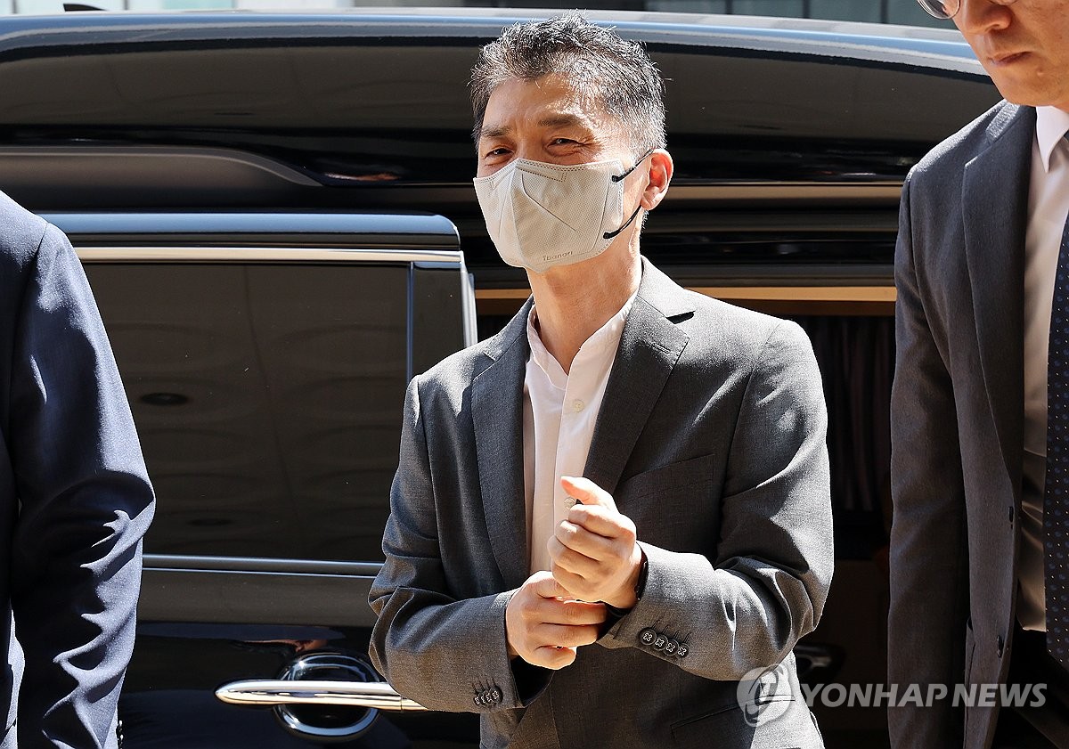 (LEAD) Prosecutors seek 15-year prison term for Kakao founder over alleged stock manipulation ...