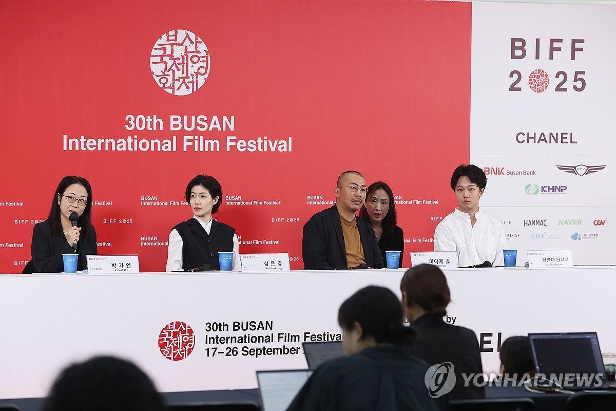 BIFF '여행과 나날' 기자회견 | 연합뉴스